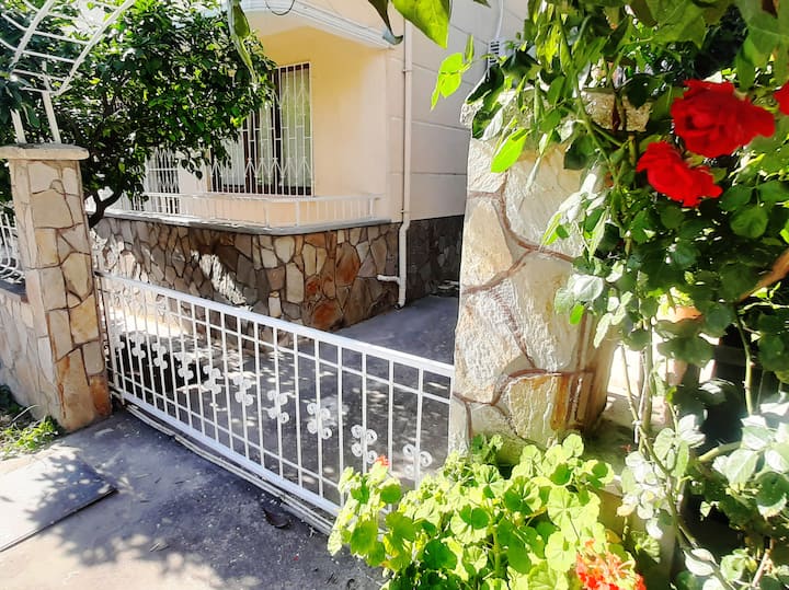 Güre'de Denize Yakın Giriş Kat 2+1 Daire - Akçay