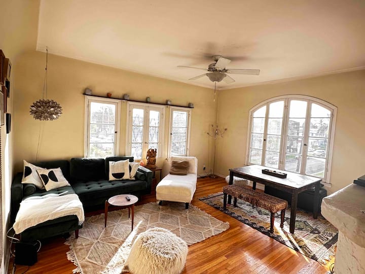 Bright Spacious Apartment - West Hollywood, CA
