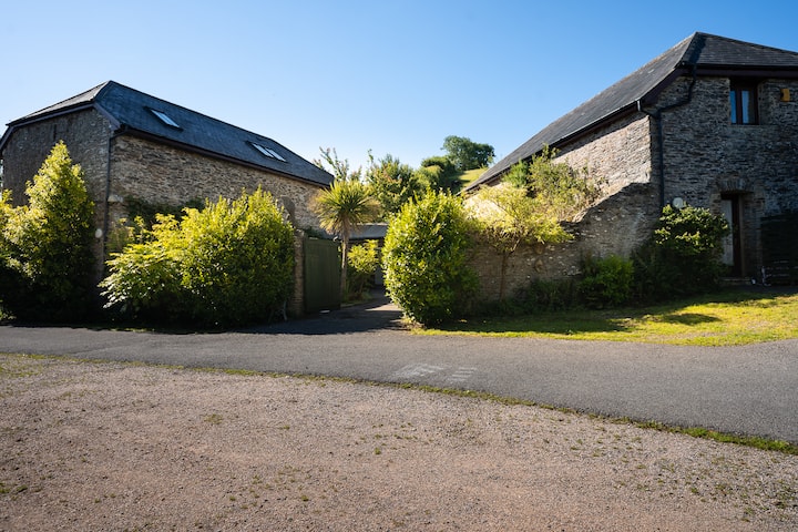 Tranquil 200 Year Old Barn Conversion, Devon - Totnes