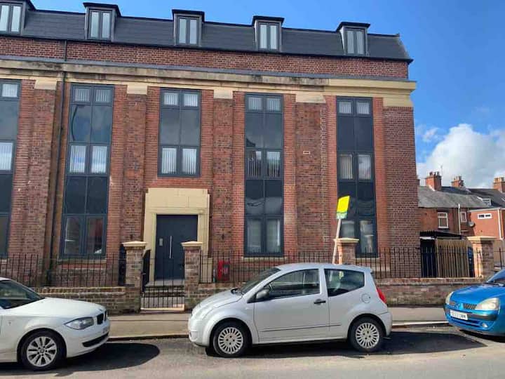 Newly Built 2 Bed Flat In The Heart Of Leek - Leek