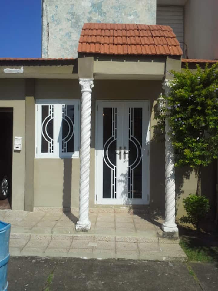 3 Bedroom Bayamon Bungalow! - Bayamón