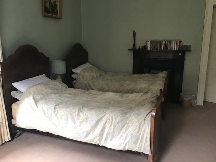 Georgian House With Two Beds, Parking - Carrigaline