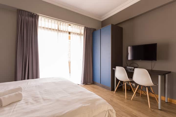 Premium Room With Balcony In Orchard (300 Sqft) - Singapore