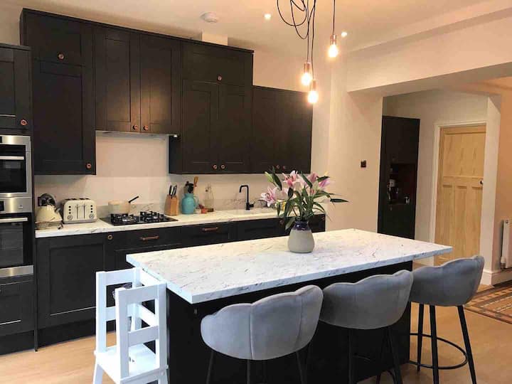 Family Home In Cardiff Centre With Parking - Cardiff