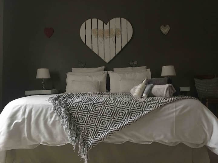 Fully Equipped 1-bedroom Cottage, Free Wi-fi - Randburg