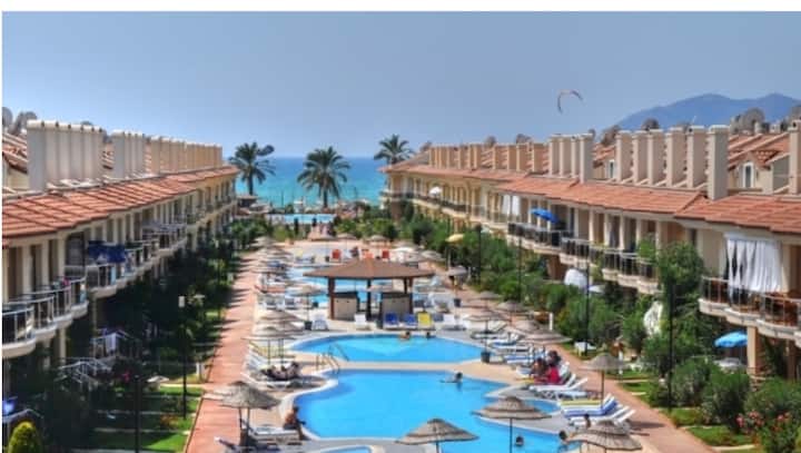 Комфортная квартира у моря в Sunset Beach Club - Çalış Beach