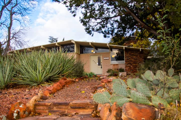 Welcome To The Gem-best Location In Uptown Sedona - Sedona, AZ
