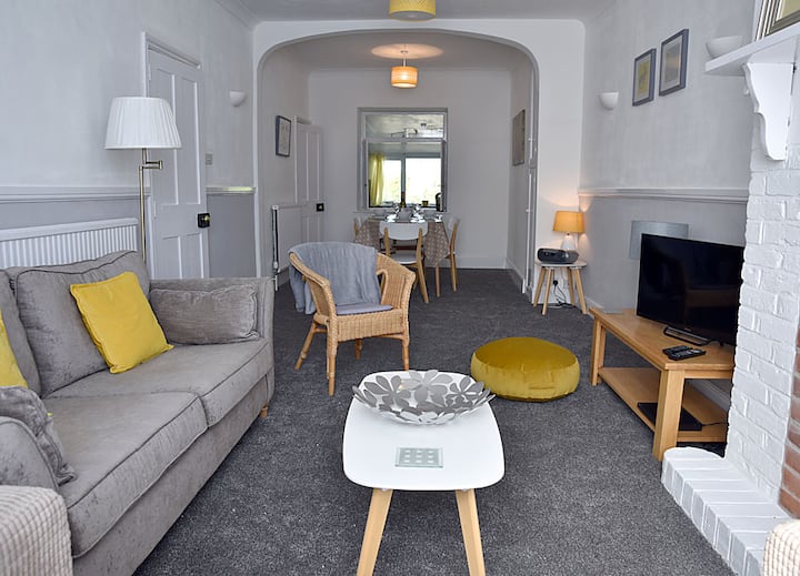 Comfy Coastal Retreat - Lyme Regis
