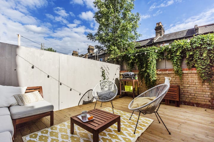 Queens Park Town House - London