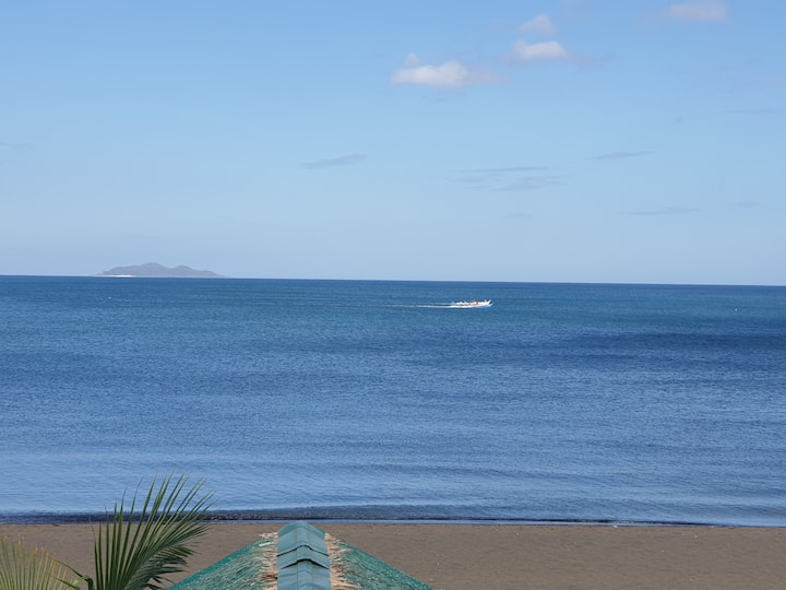 Beachfront 2 Bedrooms And Attic Native House. - Lian