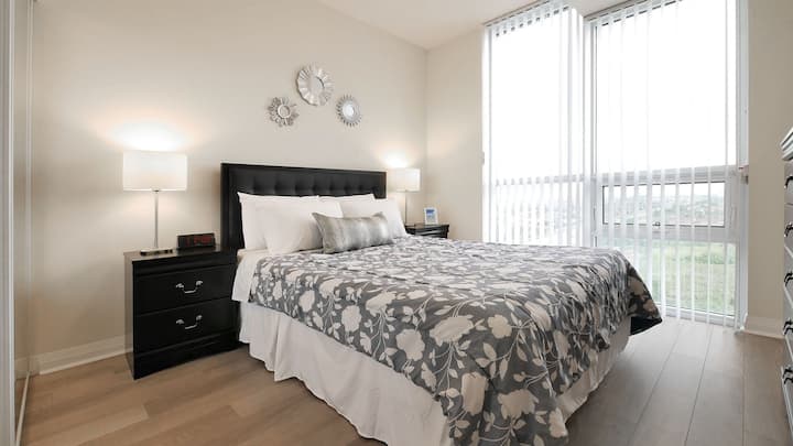 Professionally Managed 2br Condo Square One A21 - Mississauga