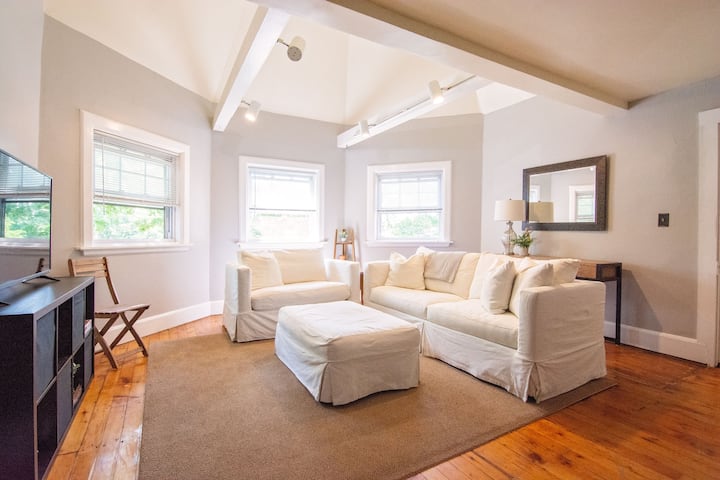 Spacious Victorian Tower Apartment - West Hartford, CT