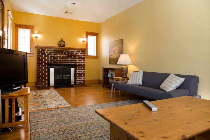 Charming Bungalow, 2 Levels, For 30+ Days Rental - Silver Spring, MD