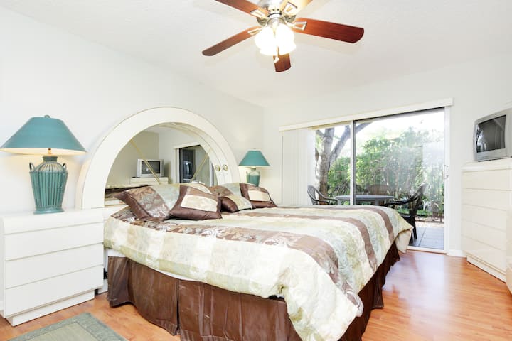 Cute Villa w/POOL 250 yds to BEACH - Condominiums for Rent in Fort ...