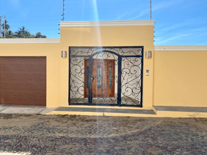 Casa Muy Grande Nueva Con Alberca, A 100 Mts Playa - Manzanillo