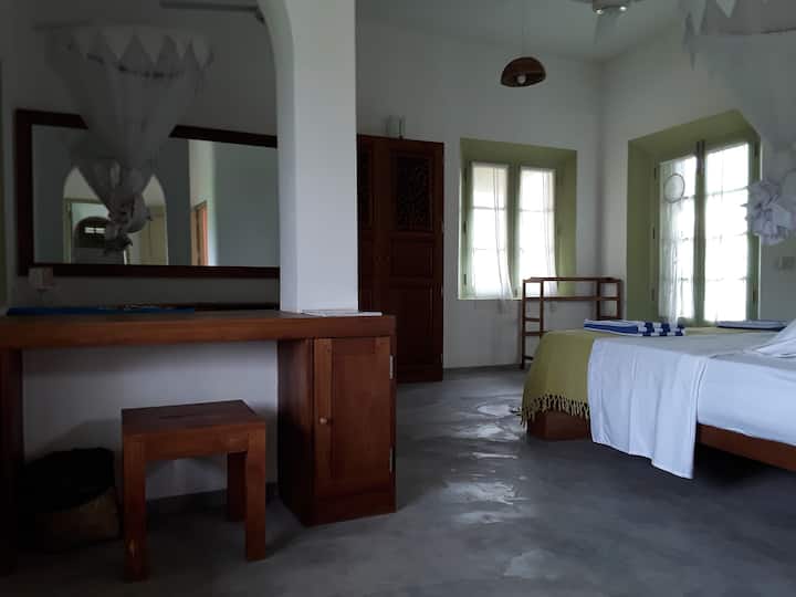 Casa Maria Mirissa, Lotus Room Ac For 3 - Mirissa