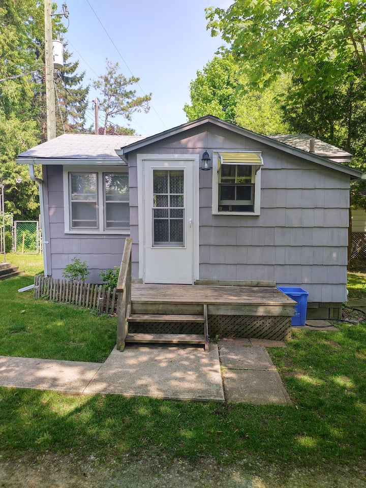 2 Bedroom Cottage Ipperwash Beach - Port Franks