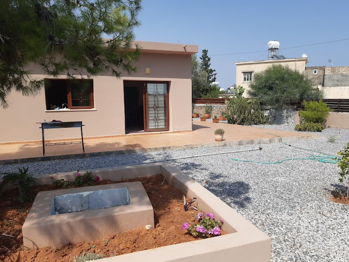 Spacious Bungalow In The Heart Of Historic Iskele - Yeni İskele