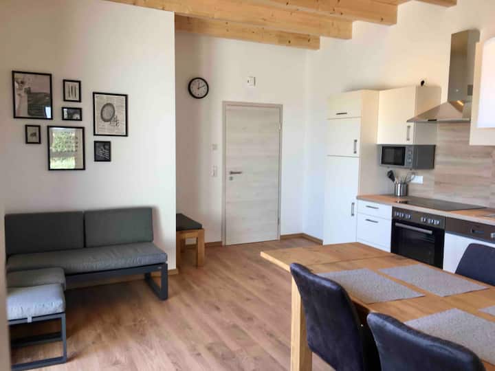(2) Großzügige, Neue Ferienwohnung In Ruhiger Lage - Waischenfeld
