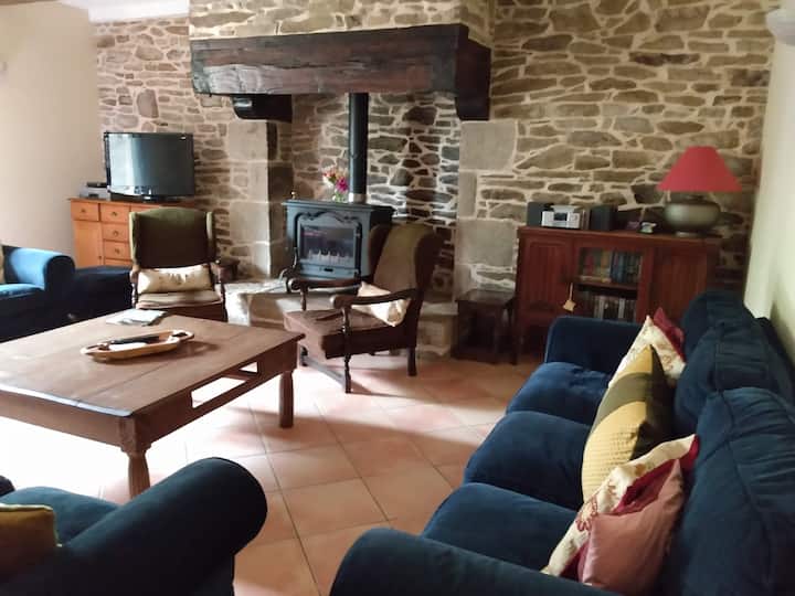 Gites De St Leon, 18 Personnes Avec Piscine Privée - Baud