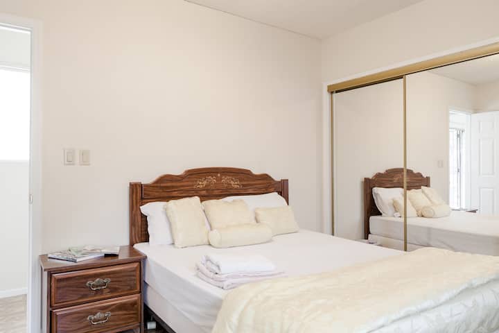 Green Clean Cozy Queen Size Bedroom - Alhambra, CA