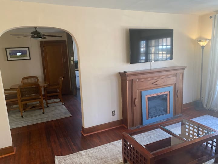 Charming 2 Bedroom Bungalow - Wichita, KS