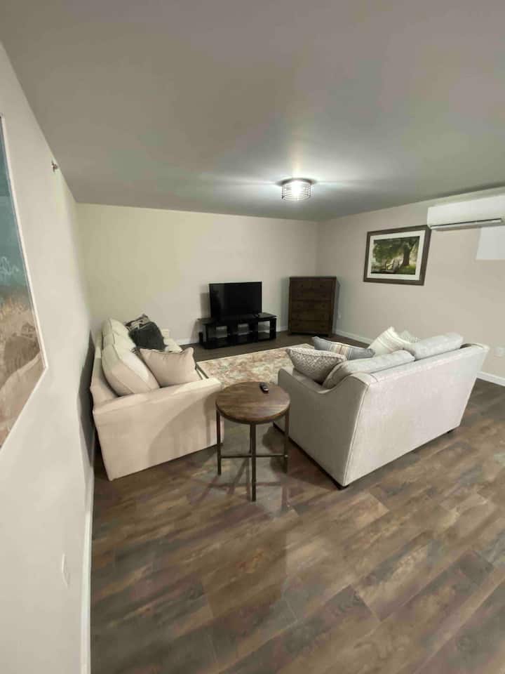 2 Bedroom Full Kitchen Apartment - Newburgh, IN
