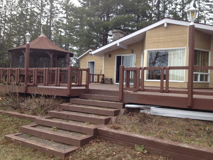 Magnifique Chalet à Côté Du Lac (Les Laurentides) - Laurentides