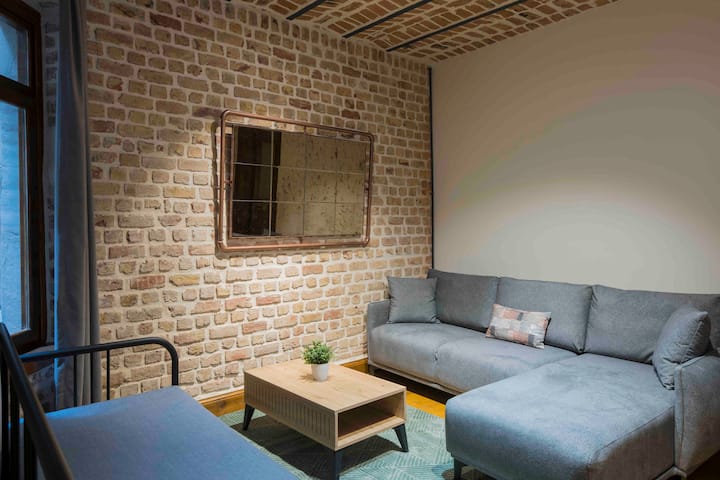 2br Balcony Hideaway | 2 Min To Galata Tower | - İstanbul