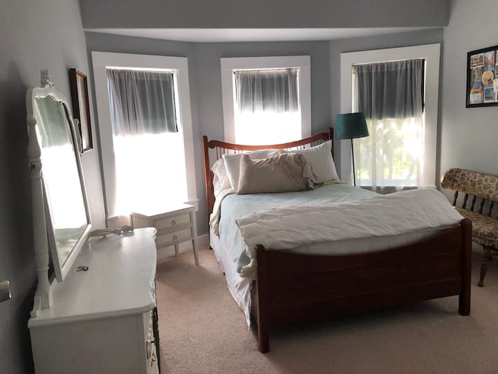 Zoë’s Bird Nest - Dallas, TX