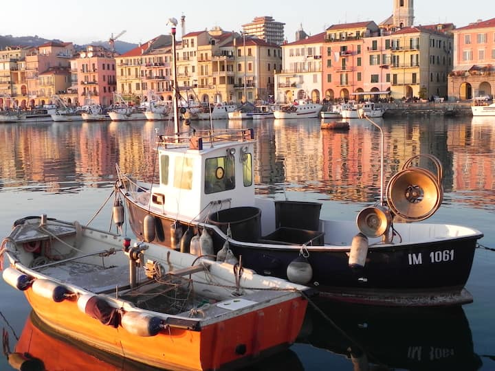 100 Metri Dal Mare Centro Storico - 임페리아