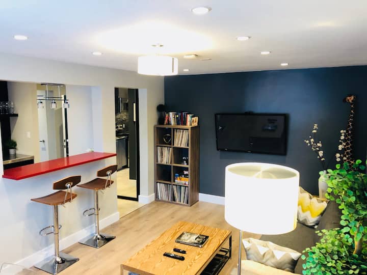 The Marco Stylish Quality Apartment Next To Lrt - Edmonton