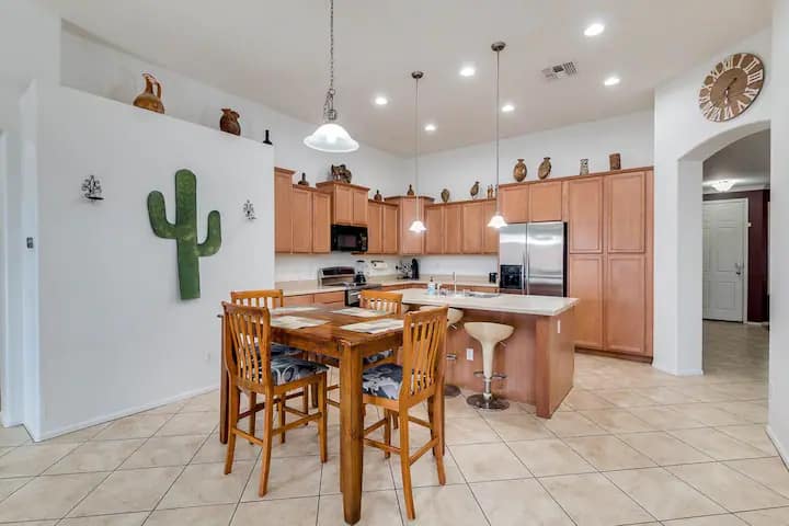 Perfect For Workers/families Affordable 8 Bed Home - Glendale, AZ