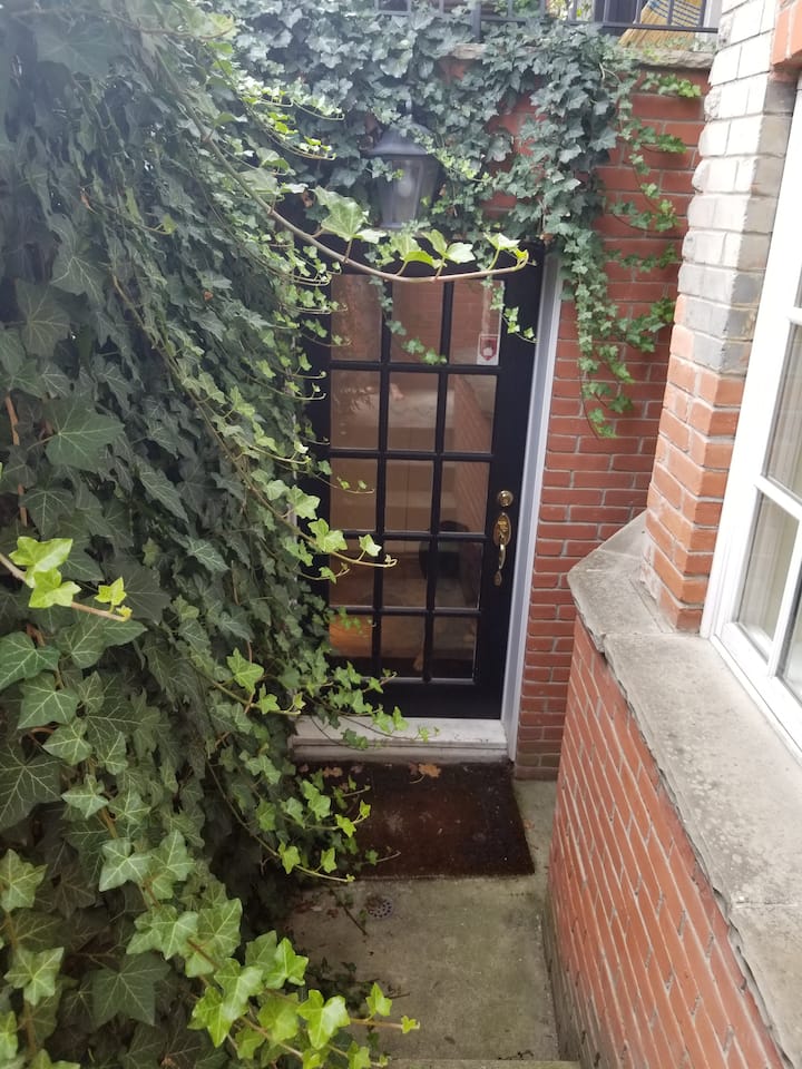 Studio Apartment In Midtown - Toronto