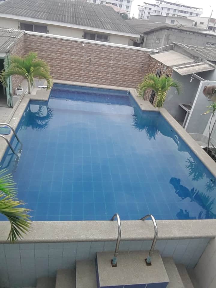 Casa Grande Con Piscina En Salinas Sector Chipipe -