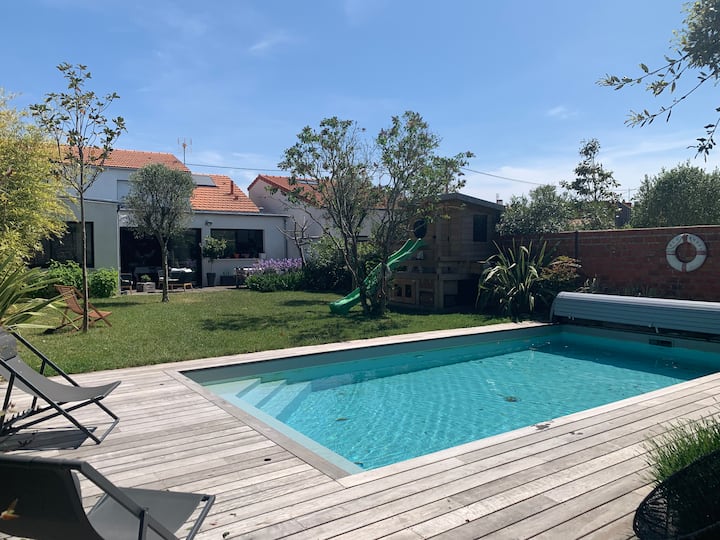 Belle Echoppe De Ville Avec Jardin Et Piscine - La Rochelle