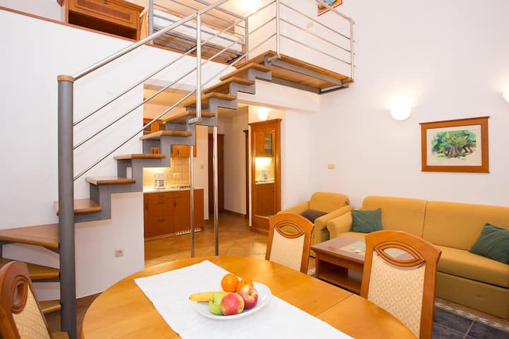 Lovely, Central, Spacious, Balcony. - Rab