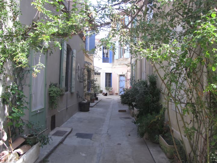 Belle Maison Entièrement Rénovée - Arles, France