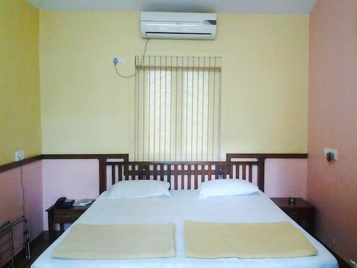 Shantai By The Lake - Ac Cottage - Guhagar