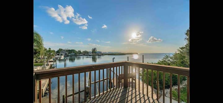 Gulf Side Get Away With Dock - Hudson, FL