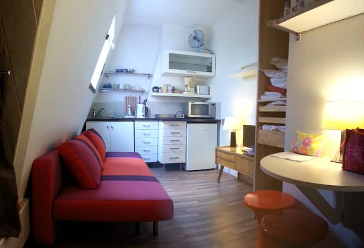 Petit Et Modeste Nid à Pigalle, Chambre Amenagee. - Paris