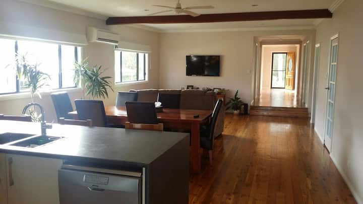 Modern Congo Beach House - Moruya