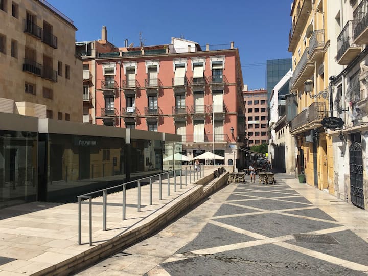Vivienda En El Casco Antiguo De Alicante. 2 Hab - Alicante