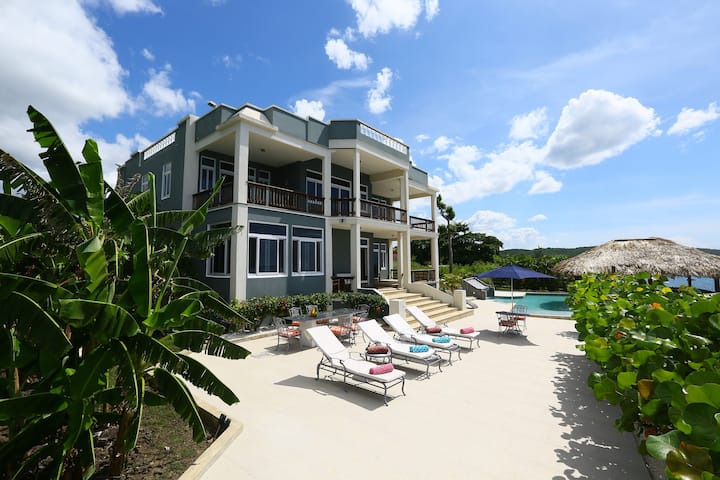 Maison Bleu: Self-catering (Breakfast Included) - Caribbean