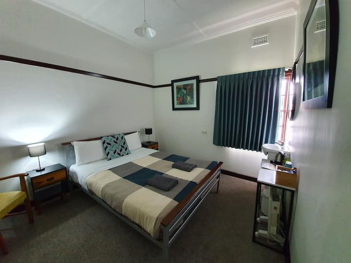 Town Centre Pub Room 8 - Port Campbell