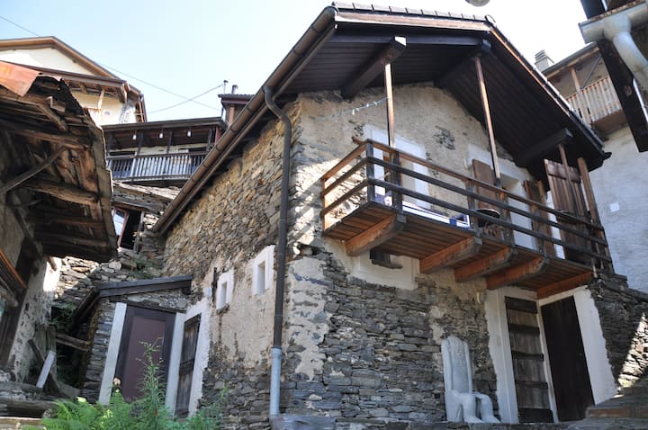 Indemini; Stilvolles Rustico - Gambarogno
