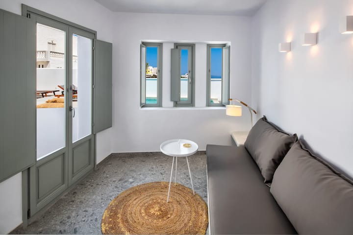 Anafi Suite - Spacious Suite With Hot Tub - Santorini