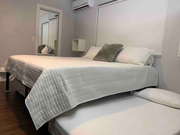 Modern Studio With King Bed And Patio Area - Miami, FL