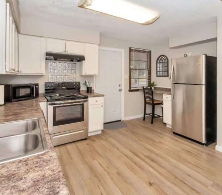 Close 2 Usa, Tennis, Golf,
Football & Carport - Mobile, AL