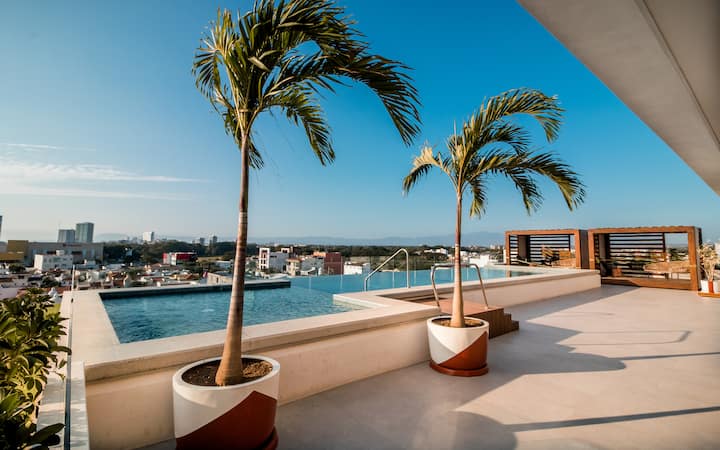 Enjoy This Sleek Condo With A Rooftop Pool - Puerto Vallarta
